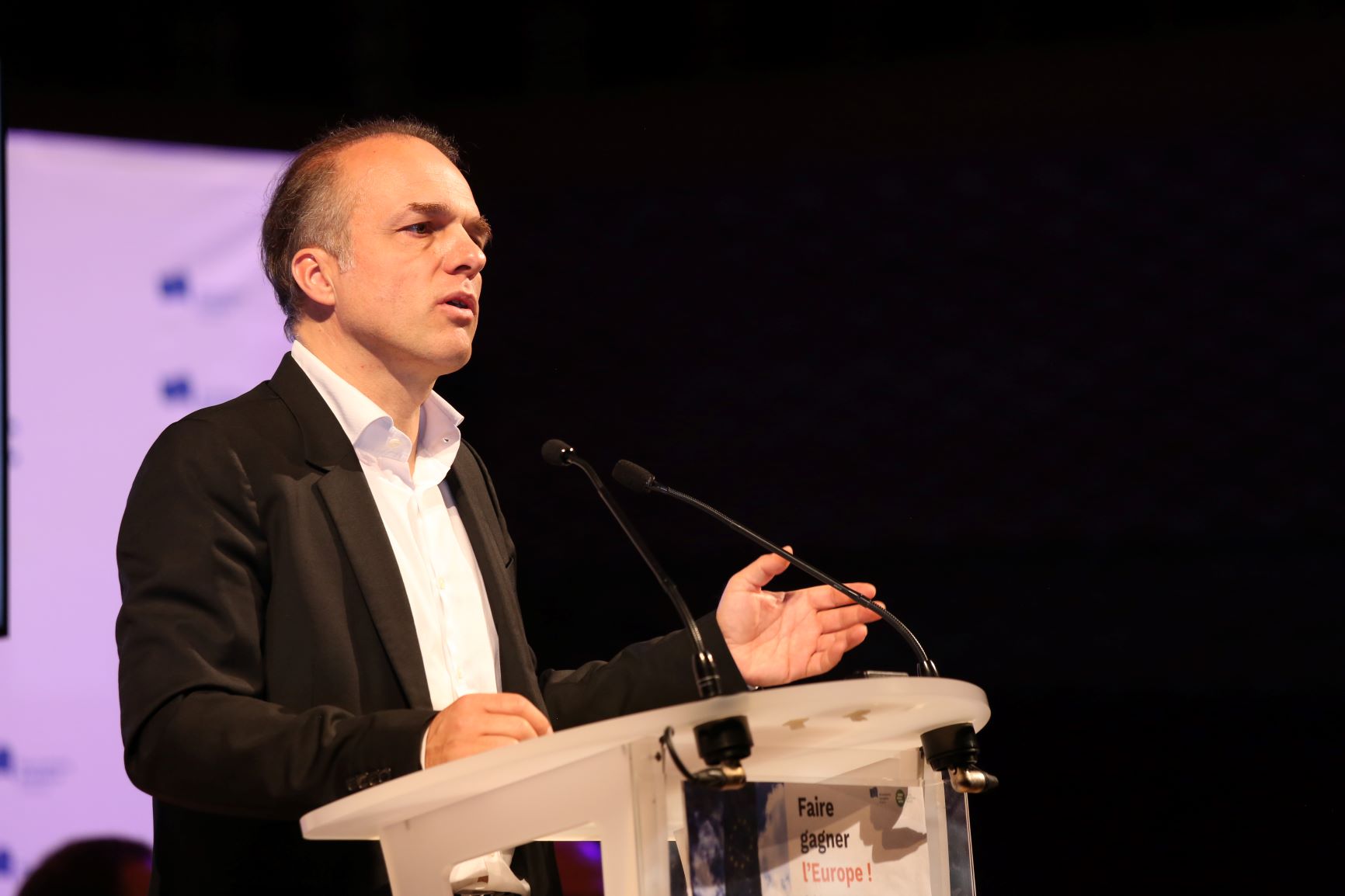 Sécurité intérieure : "on n'a jamais arrêté aucun terroriste à aucune ...
